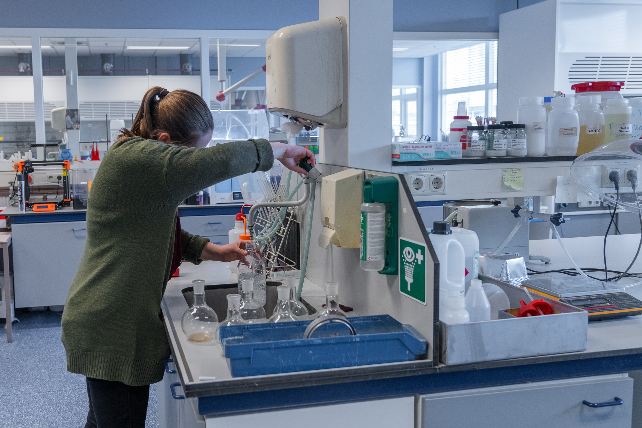 Laboratory | fully equipped polymer and textile - Senbis